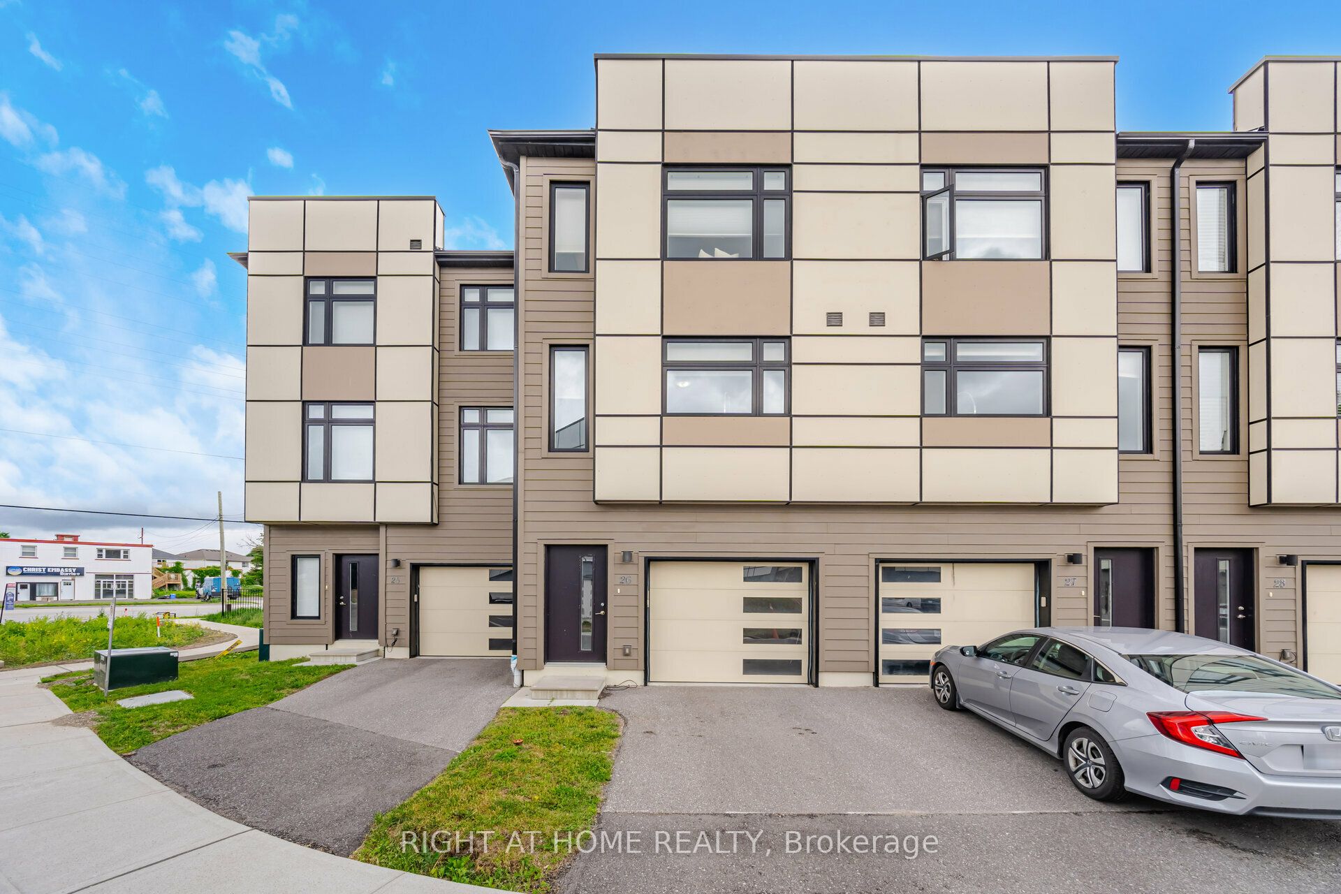 26 - 540 Essa Rd, Barrie, Ontario L9J0H2 Sold History | HouseSigma