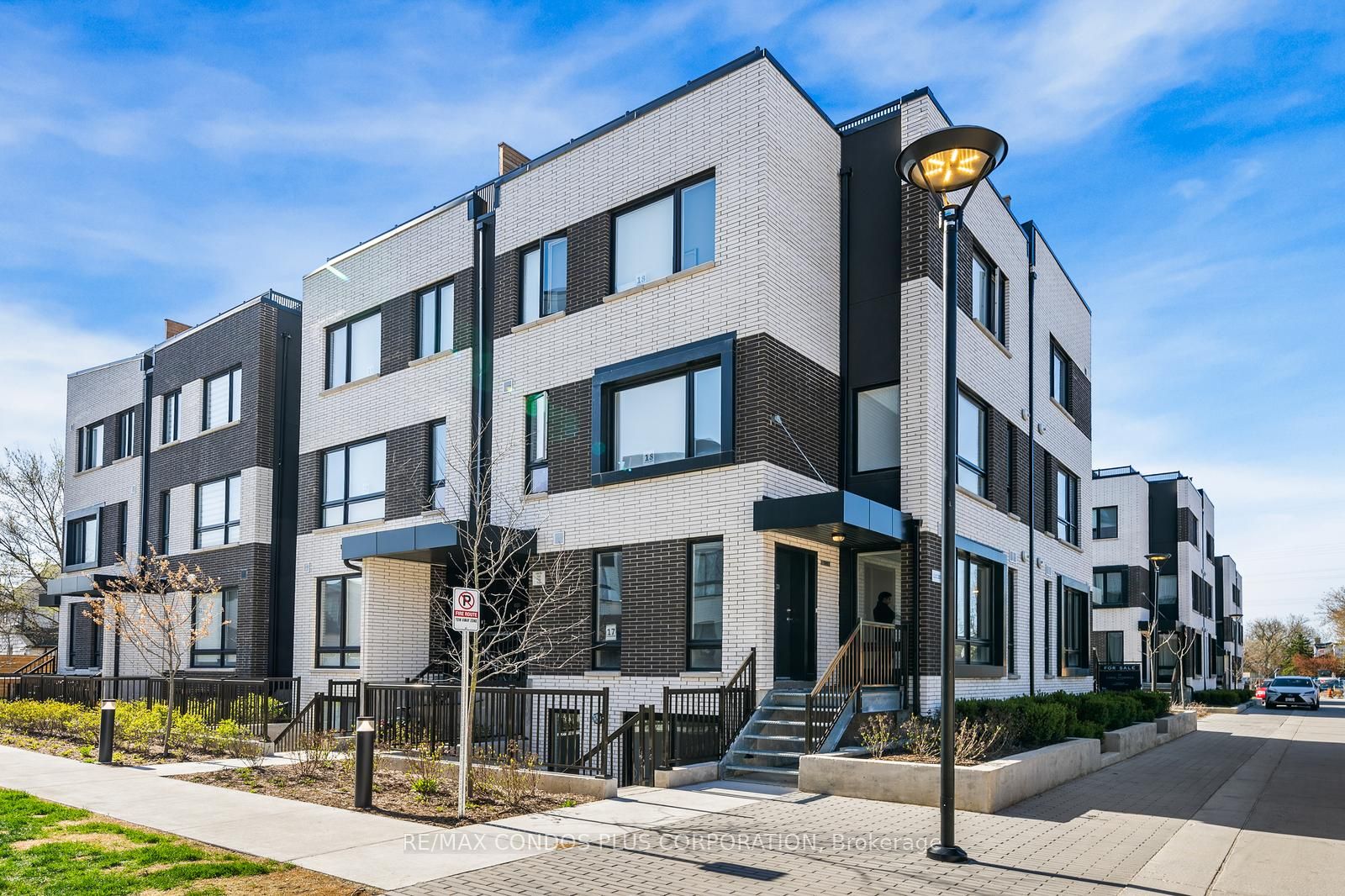 1 - 20 Ed Clark Gdns, Toronto, Ontario M6N0B5 Sold History | HouseSigma